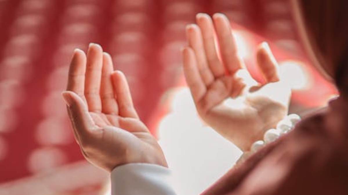 Student forced to perform 'namaz' at medical college in Maharashtra ...