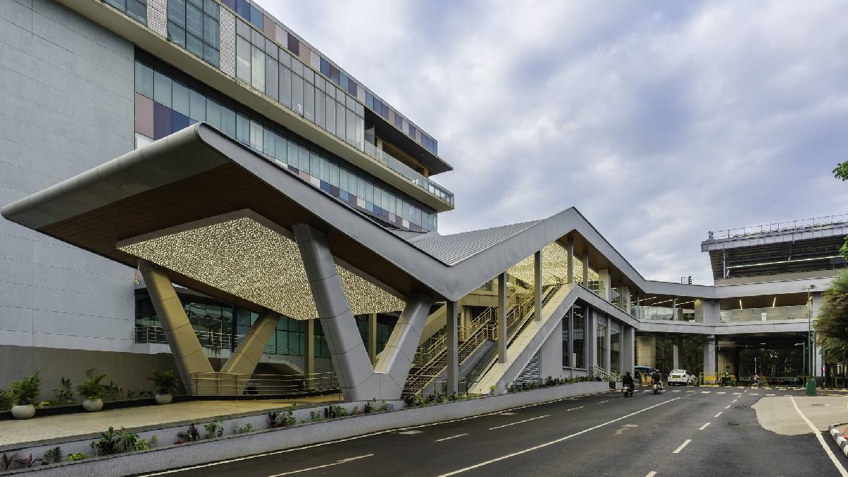 Bengaluru inaugurates ITPB Metro Skywalk connecting purple line to ITPL ...