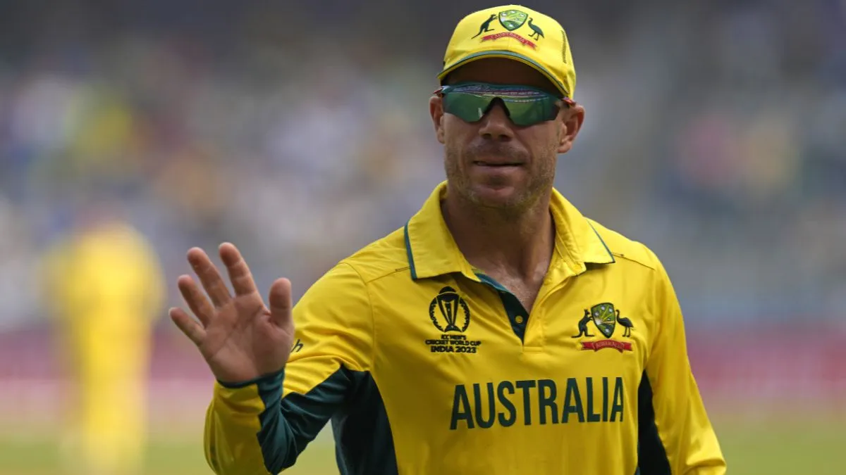 David Warner breaks Virat Kohli's record with century vs Sydney Sixers ...