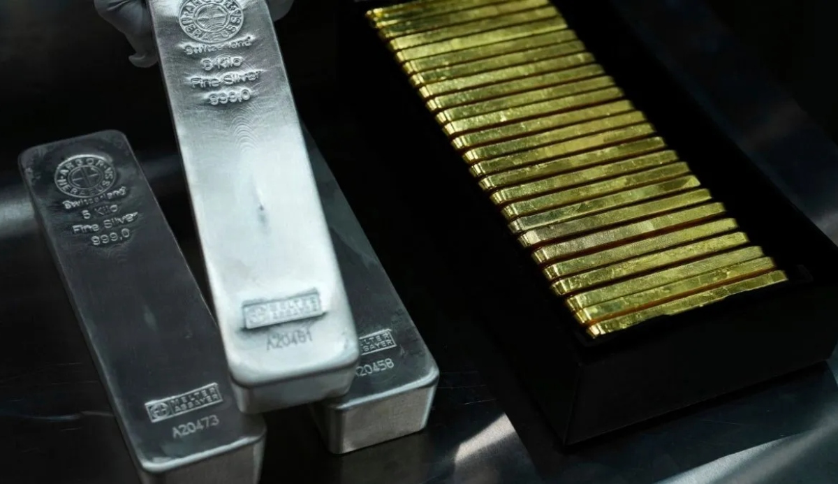 Gold drops Rs 4,000, silver crashes Rs 16,000 as prices fall for third ...