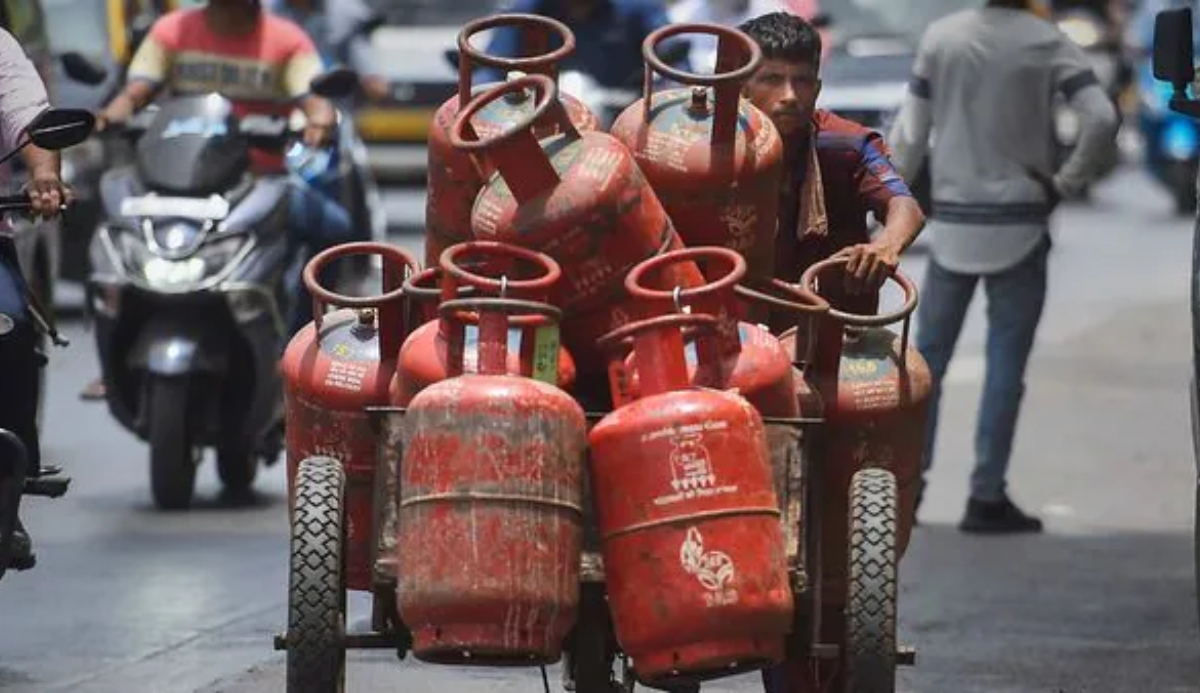 Commercial LPG cylinder gets costlier by Rs 50 ahead of Union Budget ...
