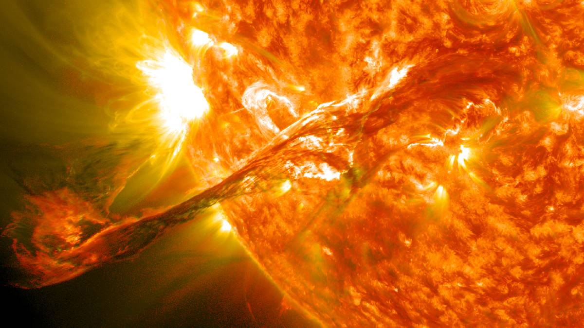 Powerful solar storms trigger global alert as ISRO monitors Indian ...