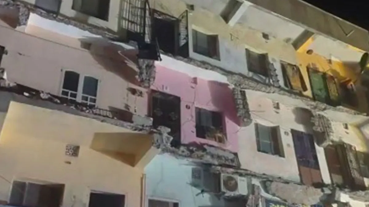Balcony of residential building collapses in Gujarat's Vadodara, rescue ...