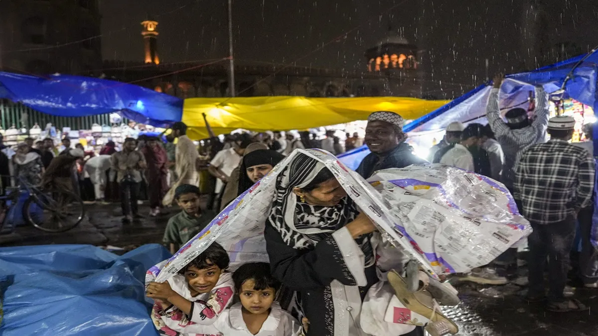 Weather update: Rare 1,000-km straight rain band brings storms across ...