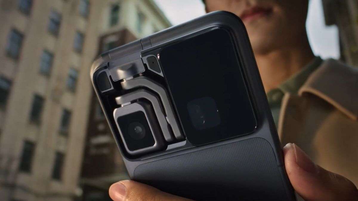 MWC 2026: Honor Robot Phone with embodied AI and motorised flip camera ...
