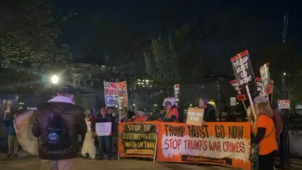 Protesters gather outside White House seeking Trump's removal after ...