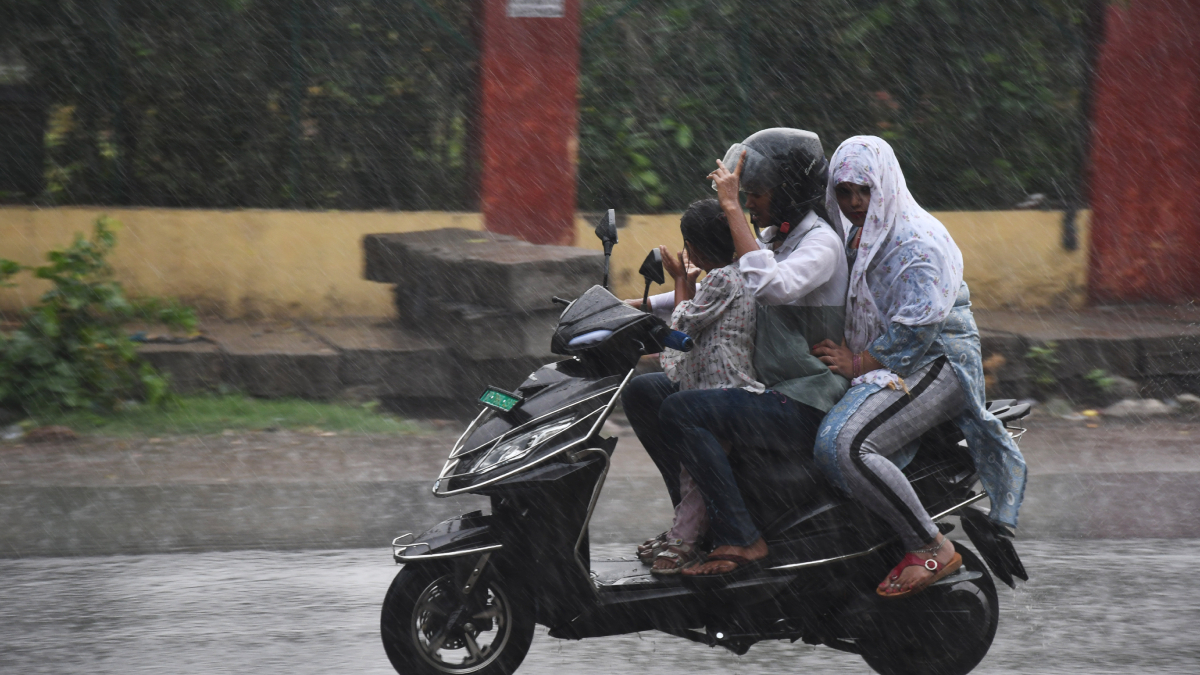 Weather Update: Delhi-NCR hit by heavy rains, thunderstorm; IMD issues ...