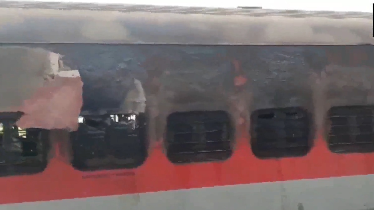 Fire breaks out in Jaynagar–Udhna Antyodaya Express at Madhubani ...