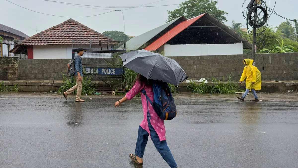 Heavy rain lashes Kerala: One dead, several houses damaged, IMD issues ...