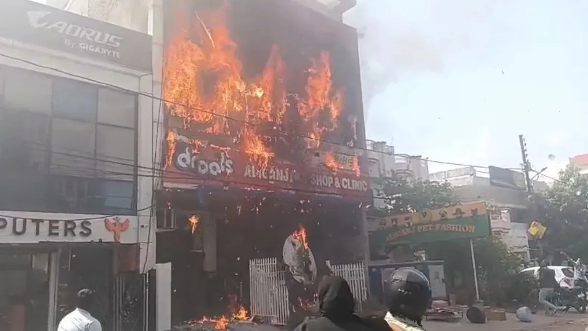 Lucknow coaching centre fire: Students jump from building to escape ...
