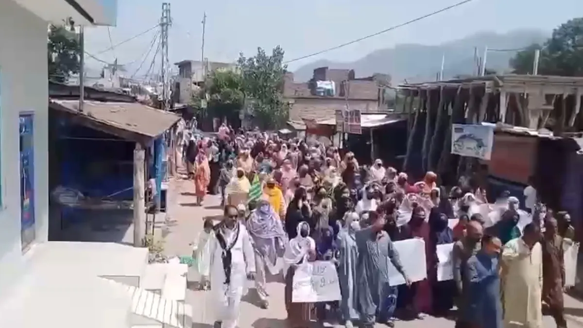 16 killed, over 37 injured as Pakistani army opens fire on unarmed ...