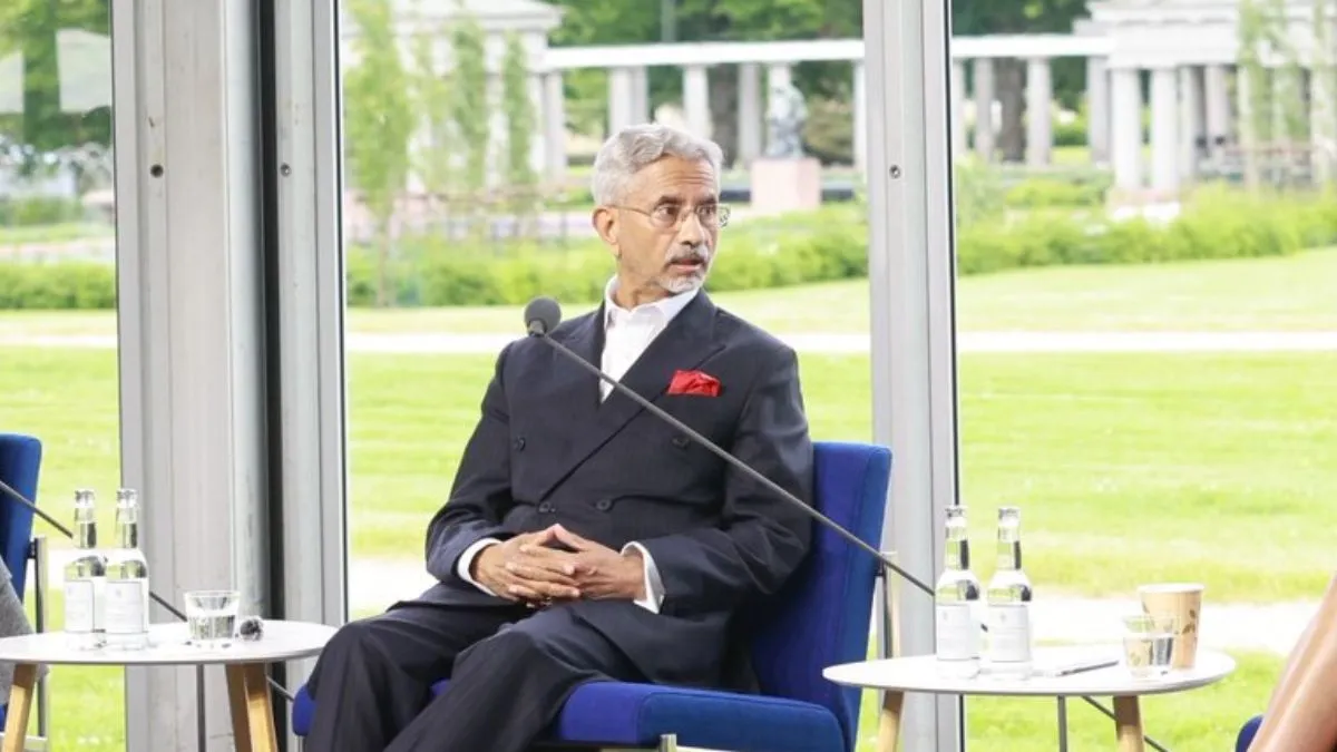 EAM Jaishankar questions West over India's Russian oil criticism ...