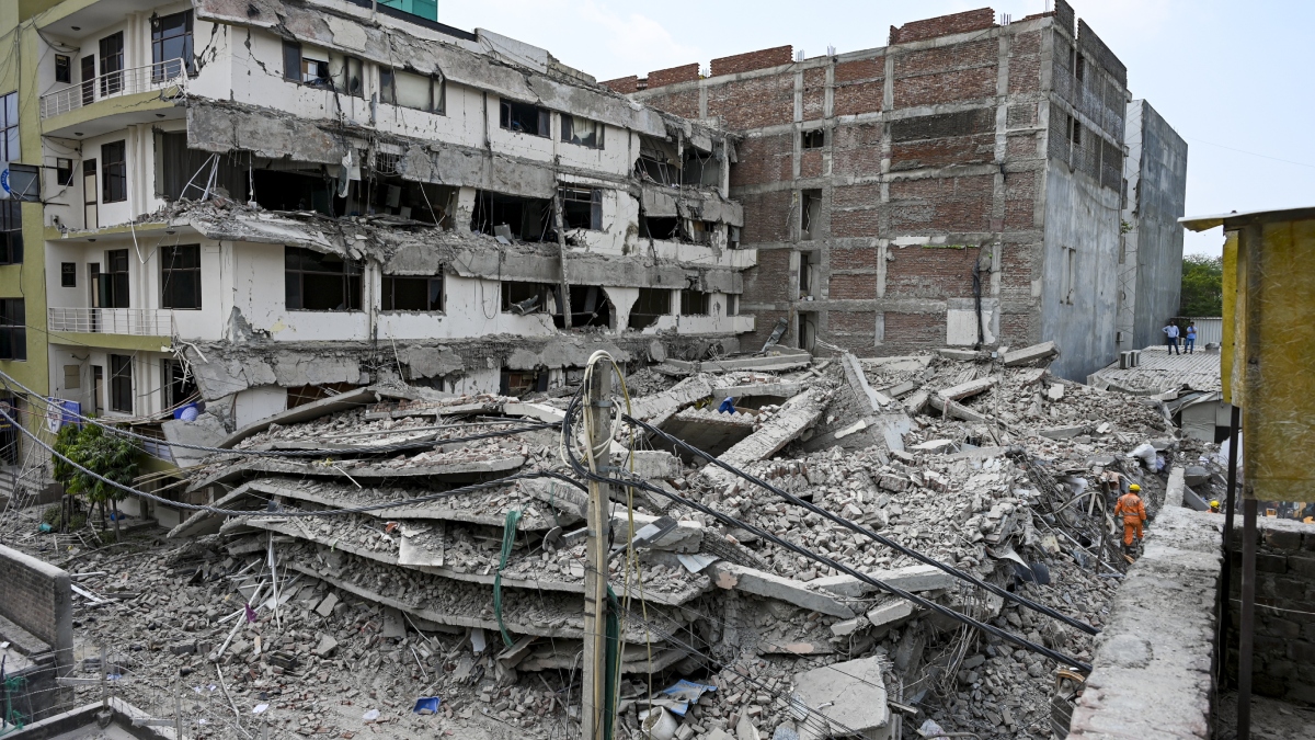Saket building collapse: Delhi Police arrests owner; MCD orders ...