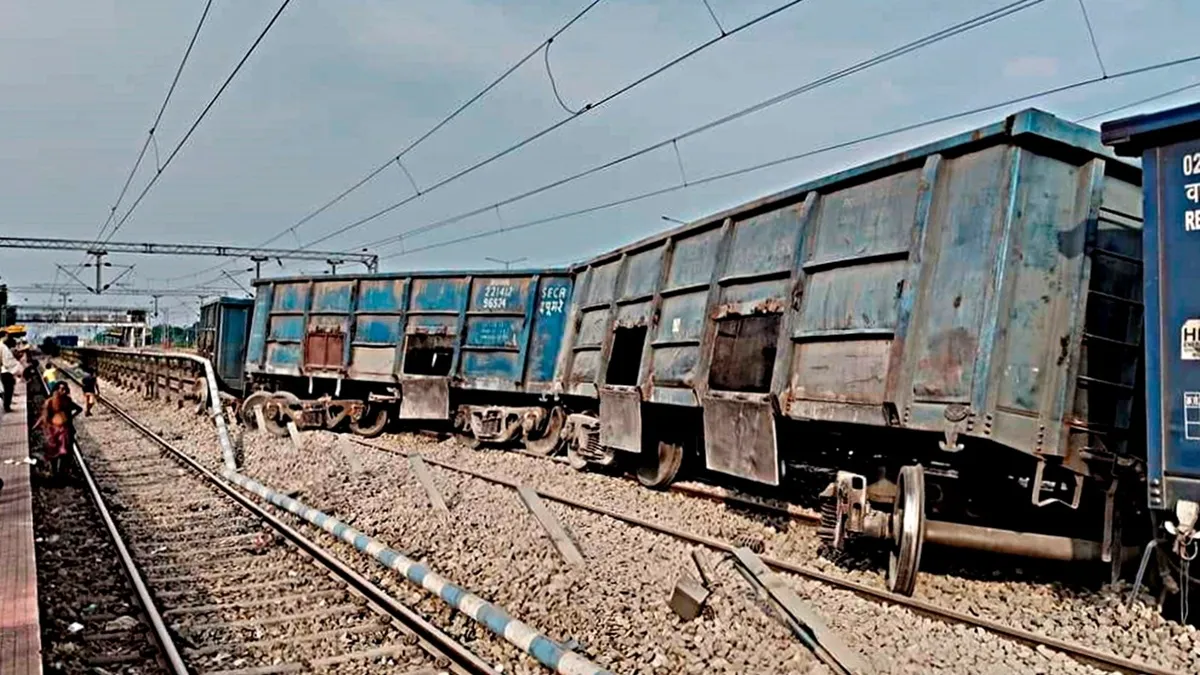 15 coal-laden wagons of a goods train derails in Jharkhand's Palamu ...