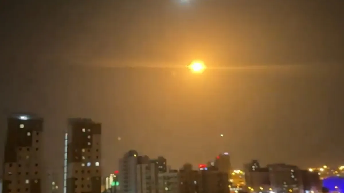 US Israel Iran War LIVE: Iran hits Kuwait, Bahrain after fresh US ...
