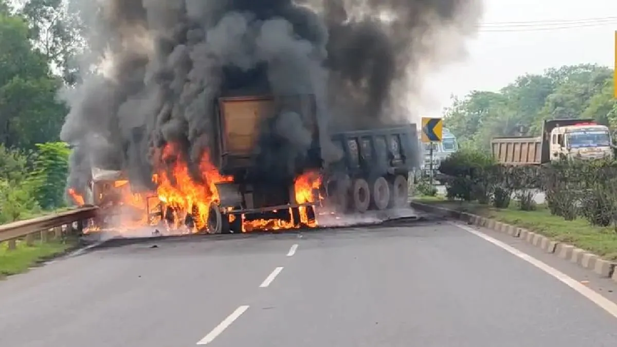 Odisha: Two drivers burned to death after trucks collide, erupt into ...