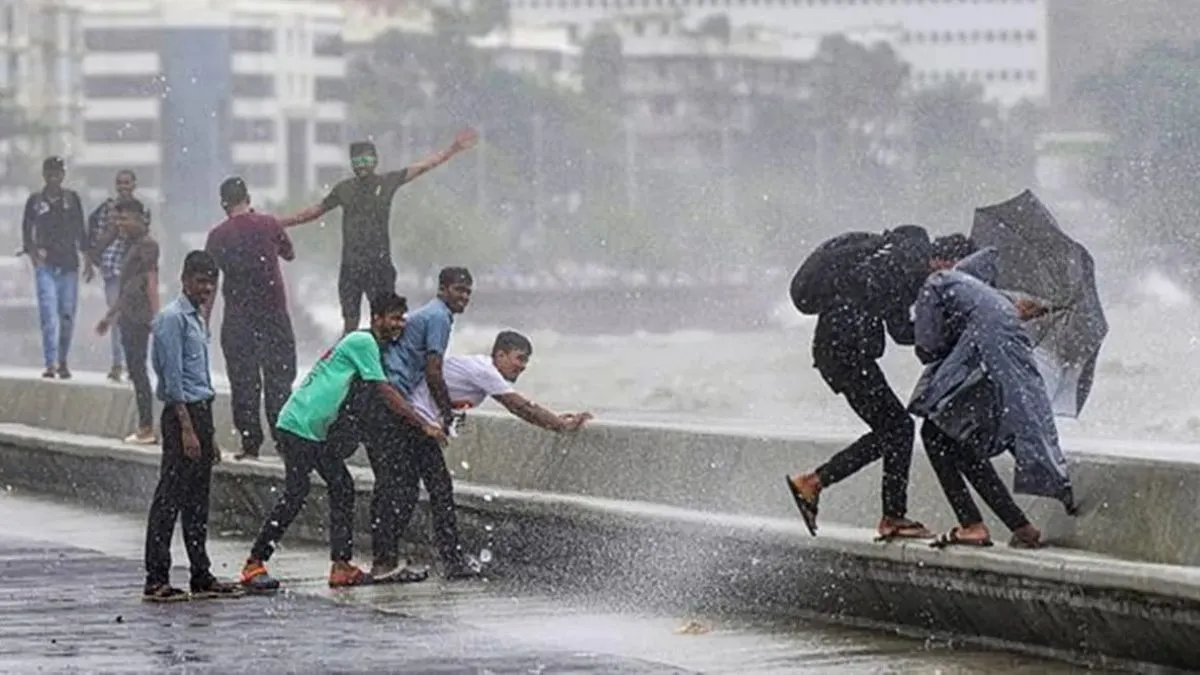 Monsoon showers drench Mumbai after delay, offering relief from heat ...