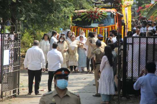Bappi Lahiri funeral: Disco King laid to rest as grief-stricken family ...