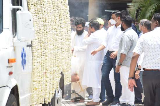 KK last rites live updates singer cremated in the presence of family ...