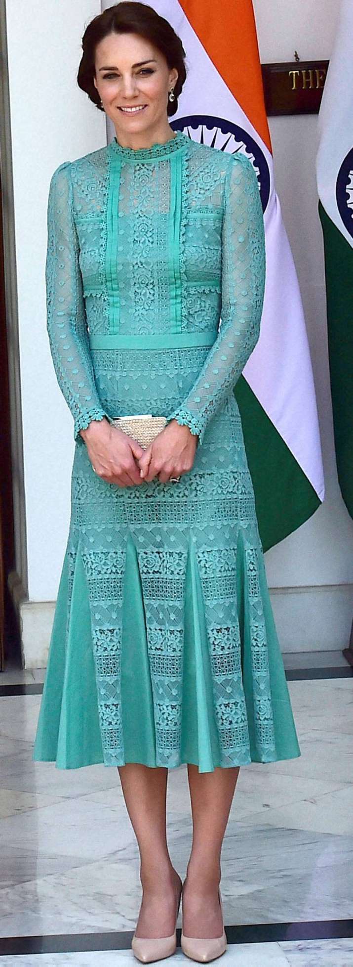 Duchess Kate meets children wearing frock worthy 5k, lunches with PM ...