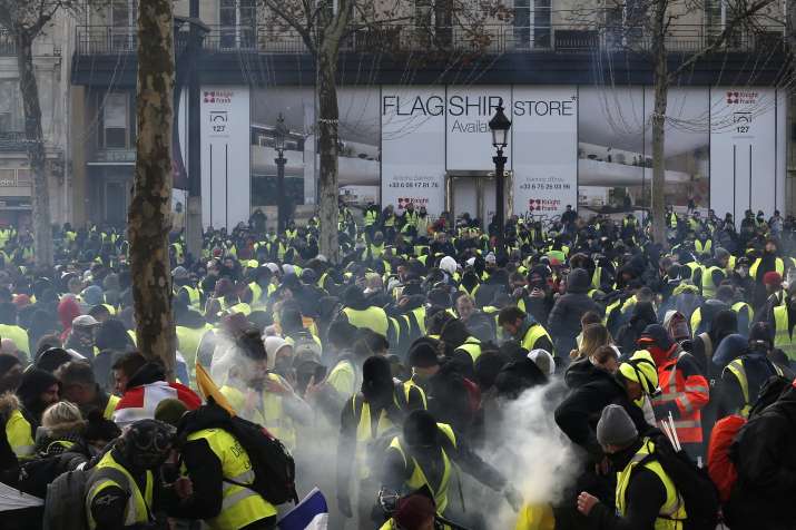 France yellow vest protests: Demonstrators clash with police, over 135 ...