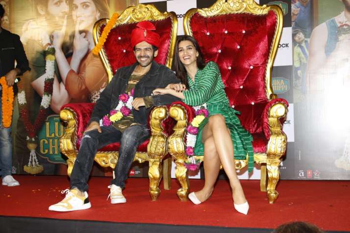 Luka Chuppi trailer: Make way for Kartik Aaryan, Kriti Sanon's 'live-in marraige' in Laxman ...