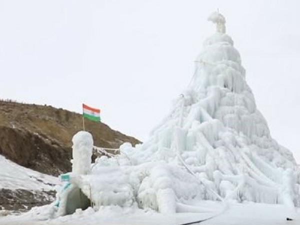'Ice cafe' in Ladakh is a heaven for travel junkies | Travel News ...