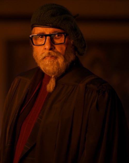 Amitabh Bachchan starts shooting for Gulabo Sitabo in Lucknow ... Amitabh Bachchan starts shooting for Gulabo Sitabo in Lucknow ...