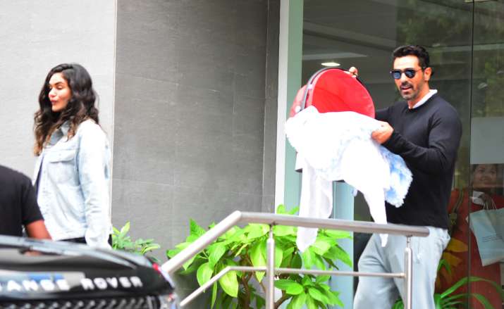 First pictures of Arjun Rampal and girlfriend Gabriella Demetriades ...