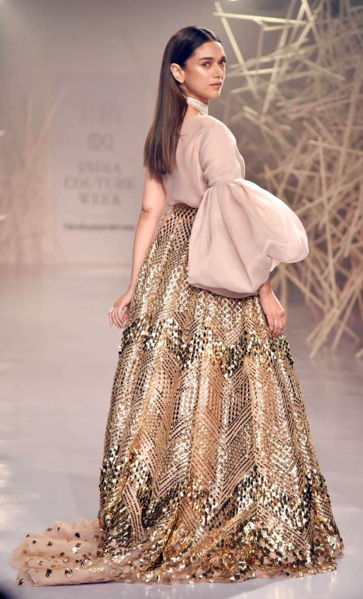 Aditi Rao Hydari turns showstopper for Pankaj and Nidhi's India Couture ...