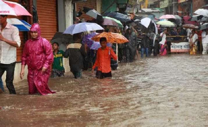 Low-lying areas flooded after heavy overnight rains in Nashik, normal life disrupted | India ...