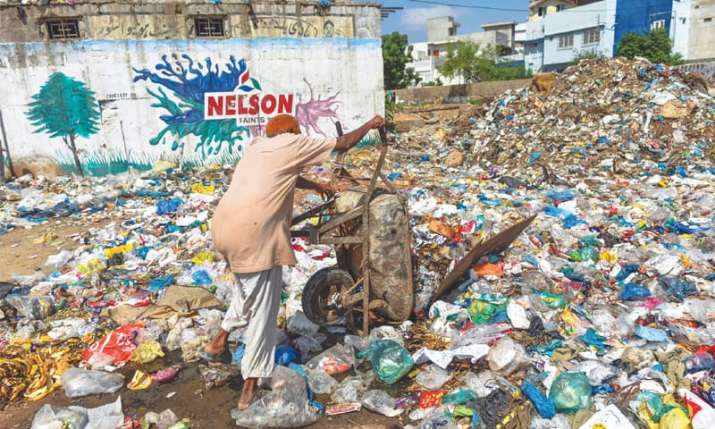 Karachi to award citizens who identify people throwing trash | World ...