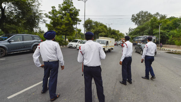 Under new traffic rules, 'helmet' challan for bus driver in Noida ... Under new traffic rules, 'helmet' challan for bus driver in Noida ...