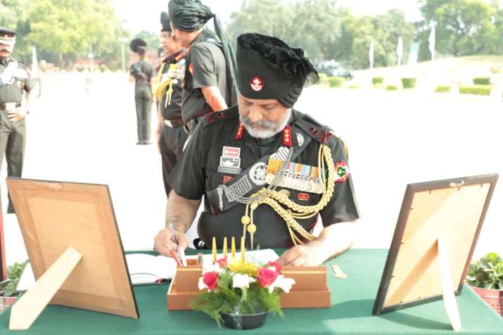 Lieutnant General Dhillon takes charge as Colonel of Regiment of ...