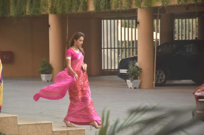 Shilpa Shetty, Raveena Tandon, Mira Rajput, Neelam celebrate Karva ...