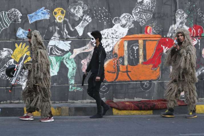 In Pictures: Graffiti at Baghdad tunnel amid massive protests in Iraq ...