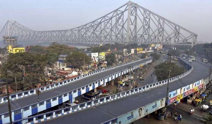1 killed, 3 injured in accident on Howrah bridge | India News – India TV