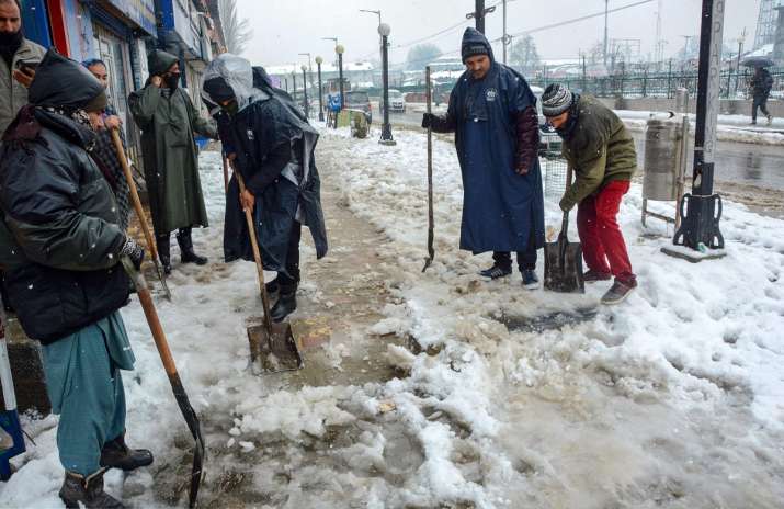 In Pictures: Kullu, Manali covered in snow as heavy snowfall lashes ...