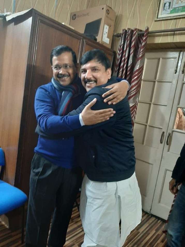 LANDSLIDE VICTORY: Kejriwal, Sanjay Singh all smiles and hugs. Photos ...