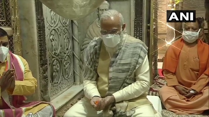 PM Modi offers prayers at Kashi Vishwanath temple in Varanasi | LIVE – Saffron Factor