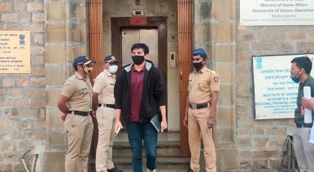 Sushant Singh Rajput case: Rhea Chakraborty with brother Showik arrives ... Sushant Singh Rajput case: Rhea Chakraborty with brother Showik arrives ...