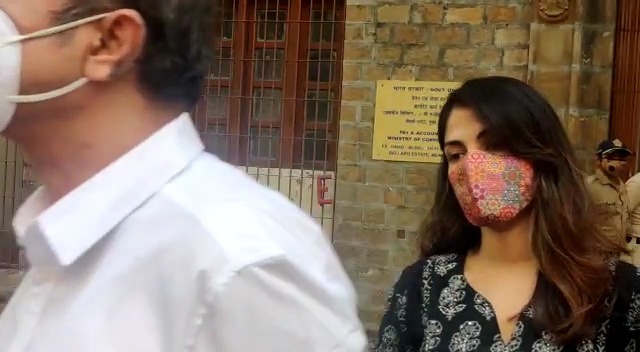 Sushant Singh Rajput case: Rhea Chakraborty with brother Showik arrives ... Sushant Singh Rajput case: Rhea Chakraborty with brother Showik arrives ...