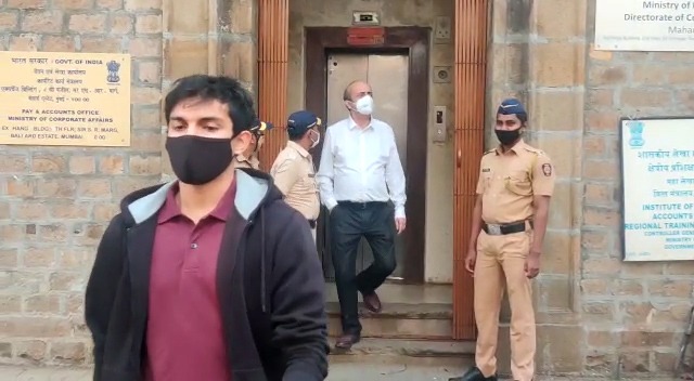 Sushant Singh Rajput case: Rhea Chakraborty with brother Showik arrives ... Sushant Singh Rajput case: Rhea Chakraborty with brother Showik arrives ...