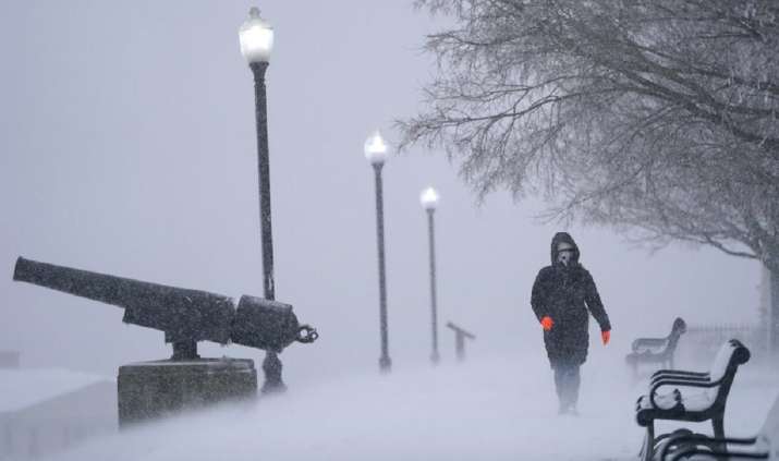 Washington snowfall: Snow blanket forces much of US capital to shut ...
