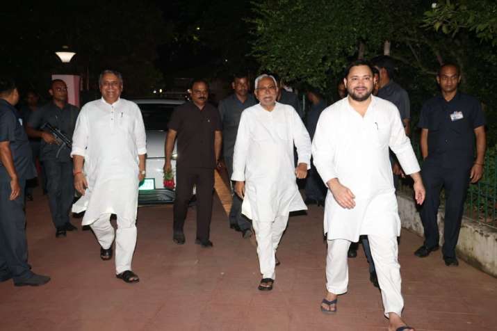 Bihar CM Nitish Kumar meets RJD supremo Lalu Prasad Yadav; Tejashwi in attendance | India News ...