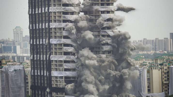 Noida Supertech Twin Towers demolition video scenes after demolition in ...