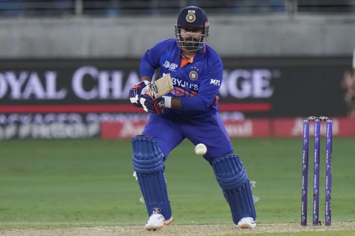 IND vs ENG: Dinesh Karthik or Rishabh Pant who performs better against ...