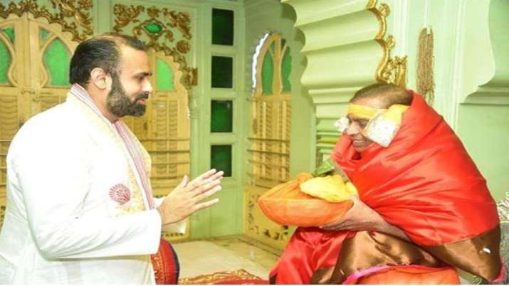 Mukesh Ambani visits Srinathji temple in Rajasthan | India News – India TV