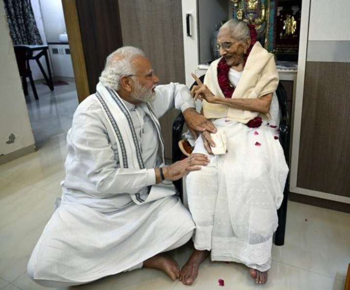 PM Modi's mother Heeraben dies at 100: 10 Heartwarming mother-son ...