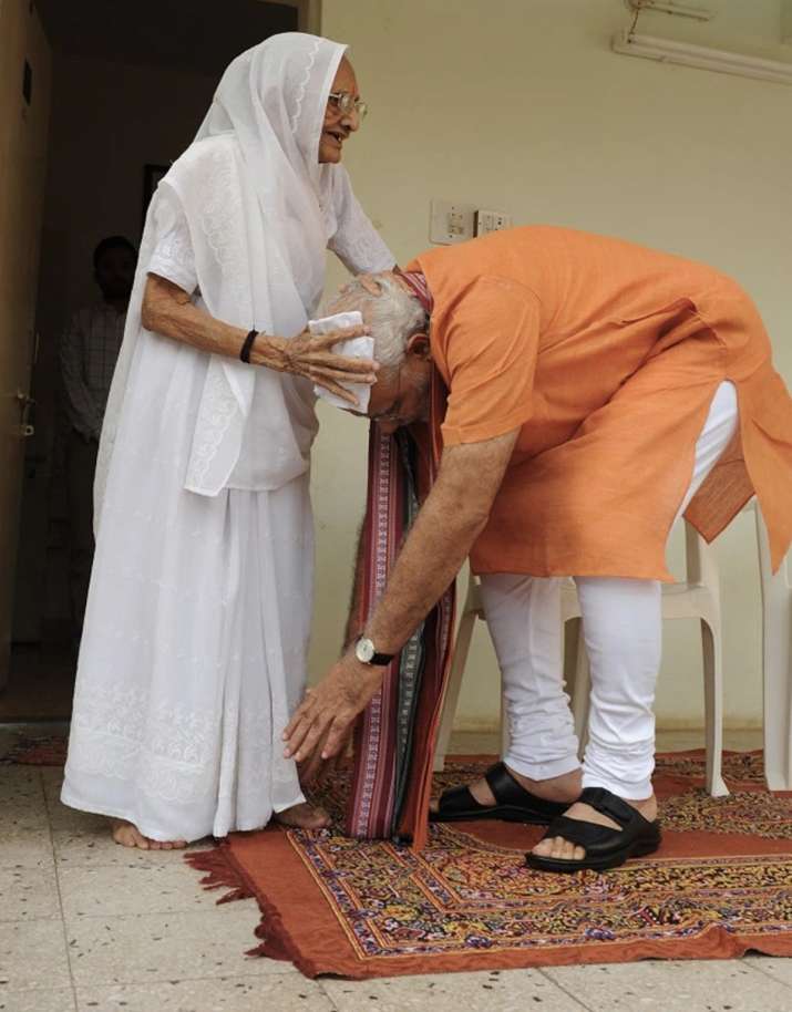 PM Modi's mother Heeraben dies at 100: 10 Heartwarming mother-son ...